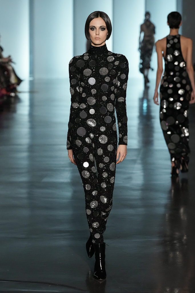 RAHUL MISHRA SS 2025 HAUTE COUTURE | Foto Sfilata Amica RAHUL MISHRA SS 2025 HAUTE COUTURE | Foto Sfilata Amica